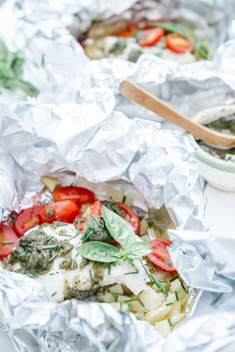 5 Ingredient Pesto Grilled Fish Foil Packets - Jen Elizabeth's Journals